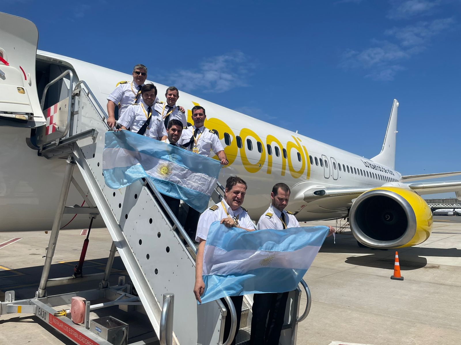 Flybondi finalizó su Plan 2X: recibió su décimo avión y comienza una ...